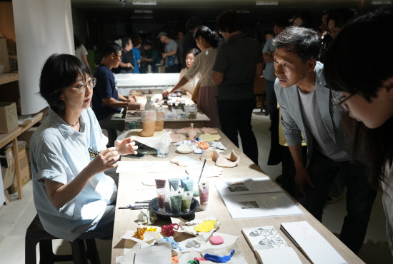 수로요 도예레지던시 오픈스튜디오 도예작가 손길에 '시선 집중'